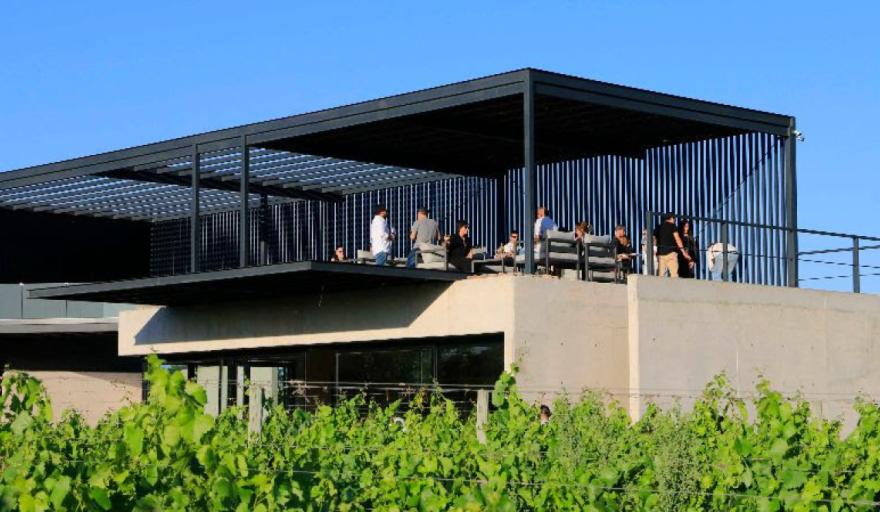 Finca Iral: la disruptiva bodega de Ugarteche que impulsan dos ...